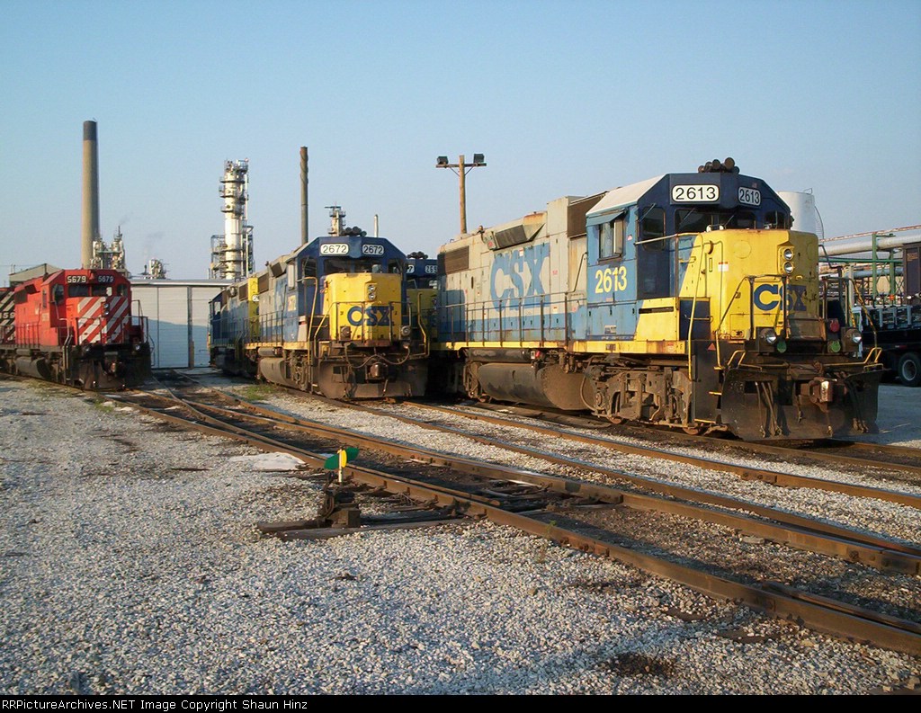 CSX local geeps resting with the CP SD40-2's used on the Sarnia-Chatham trains,